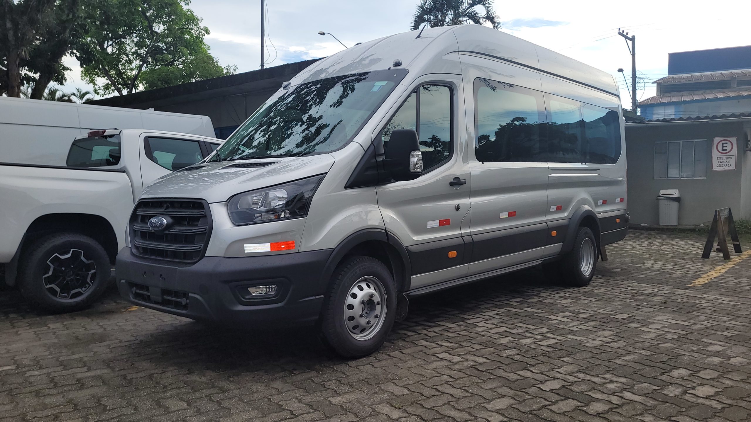 Secretaria de Esporte recebe nova van para projetos esportivos ...